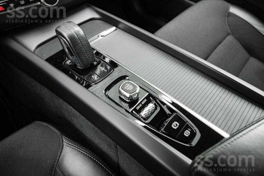 Pelēks Volvo XC60 2020 Rīga, ar dzinēja tilpumu 2.00 L un nobraukumu 68 tūkst. km par 29350 €, foto 22 vietnē AUTOMOTO.COM.LV