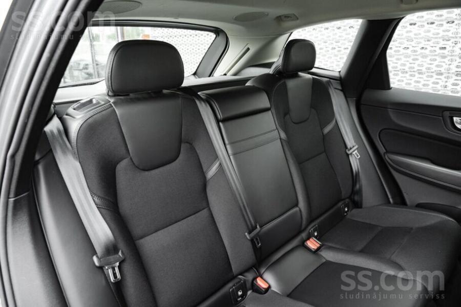 Pelēks Volvo XC60 2020 Rīga, ar dzinēja tilpumu 2.00 L un nobraukumu 68 tūkst. km par 29350 €, foto 23 vietnē AUTOMOTO.COM.LV