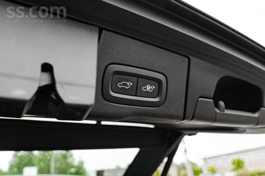 Pelēks Volvo XC60 2020 Rīga, ar dzinēja tilpumu 2.00 L un nobraukumu 68 tūkst. km par 29350 €, foto 25 vietnē AUTOMOTO.COM.LV