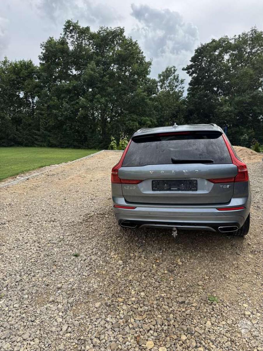 Grey Volvo XC60 2020 in Akmene, with an engine capacity of 1.97 L and mileage of 95 thousand km for 11000 €, photo 3 on AUTOMOTO.COM.LV