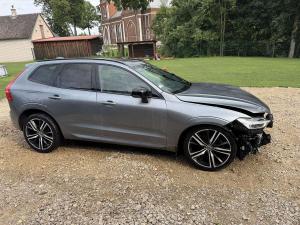 Grey Volvo XC60 2020 in Akmene, with an engine capacity of 1.97 L and mileage of 95 thousand km for 11000 €, photo 4 on AUTOMOTO.COM.LV