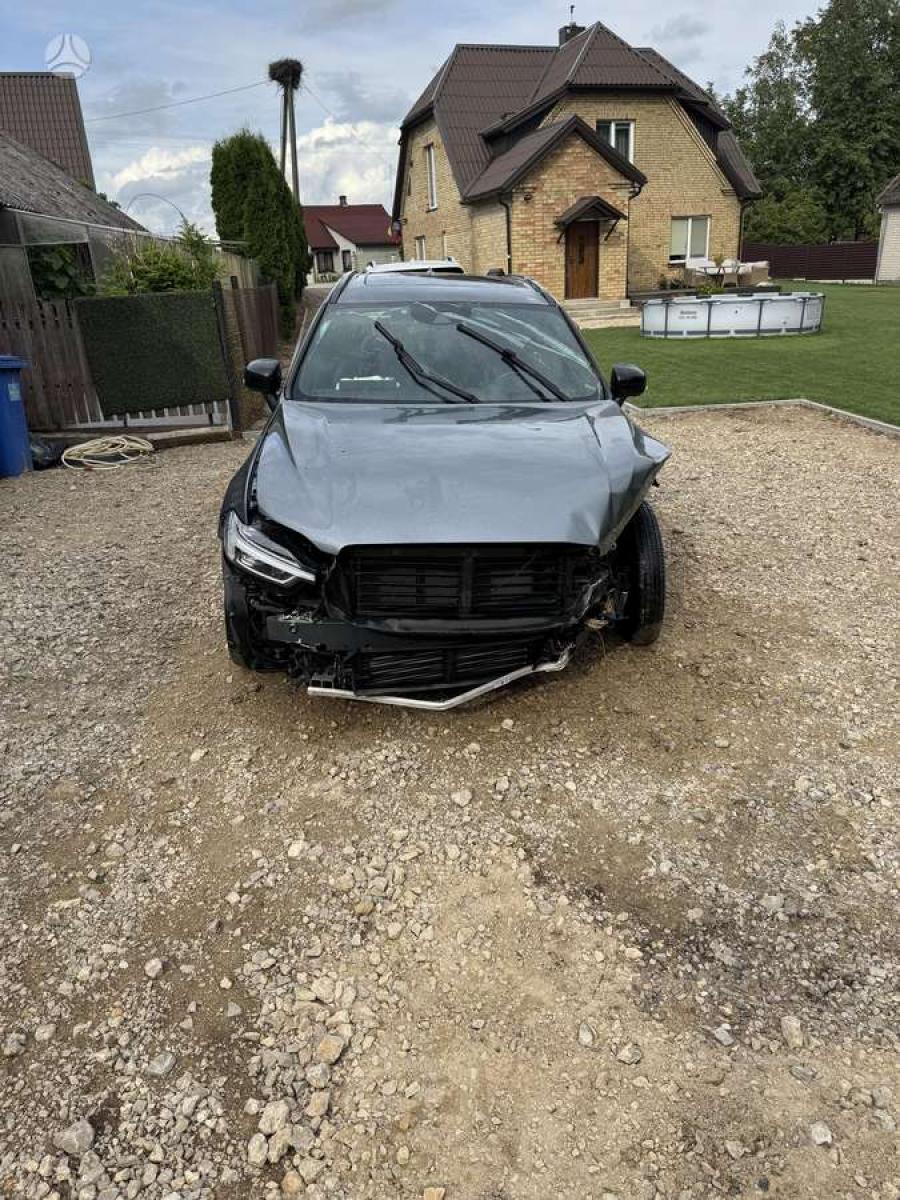 Grey Volvo XC60 2020 in Akmene, with an engine capacity of 1.97 L and mileage of 95 thousand km for 11000 €, photo 7 on AUTOMOTO.COM.LV