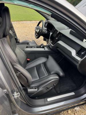 Grey Volvo XC60 2020 in Akmene, with an engine capacity of 1.97 L and mileage of 95 thousand km for 11000 €, photo 10 on AUTOMOTO.COM.LV