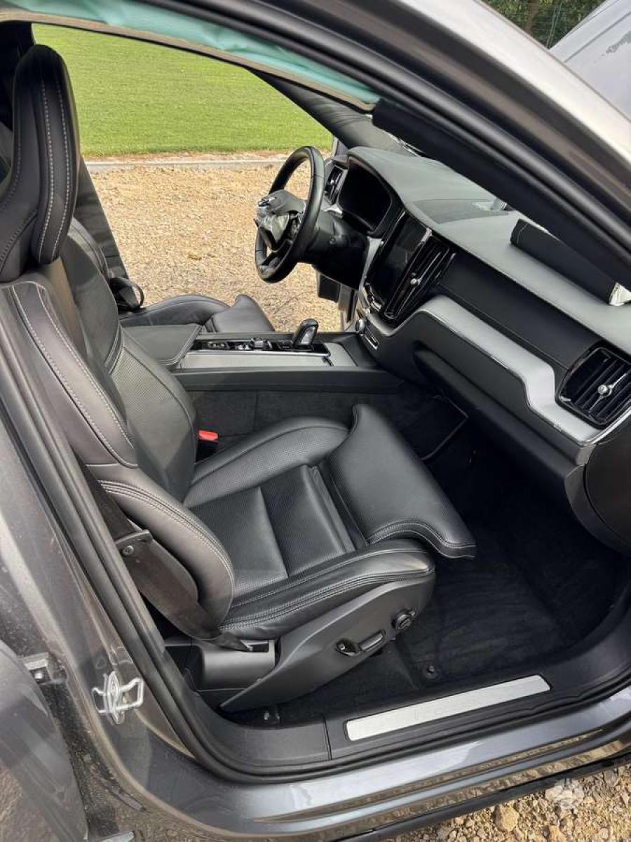 Grey Volvo XC60 2020 in Akmene, with an engine capacity of 1.97 L and mileage of 95 thousand km for 11000 €, photo 10 on AUTOMOTO.COM.LV