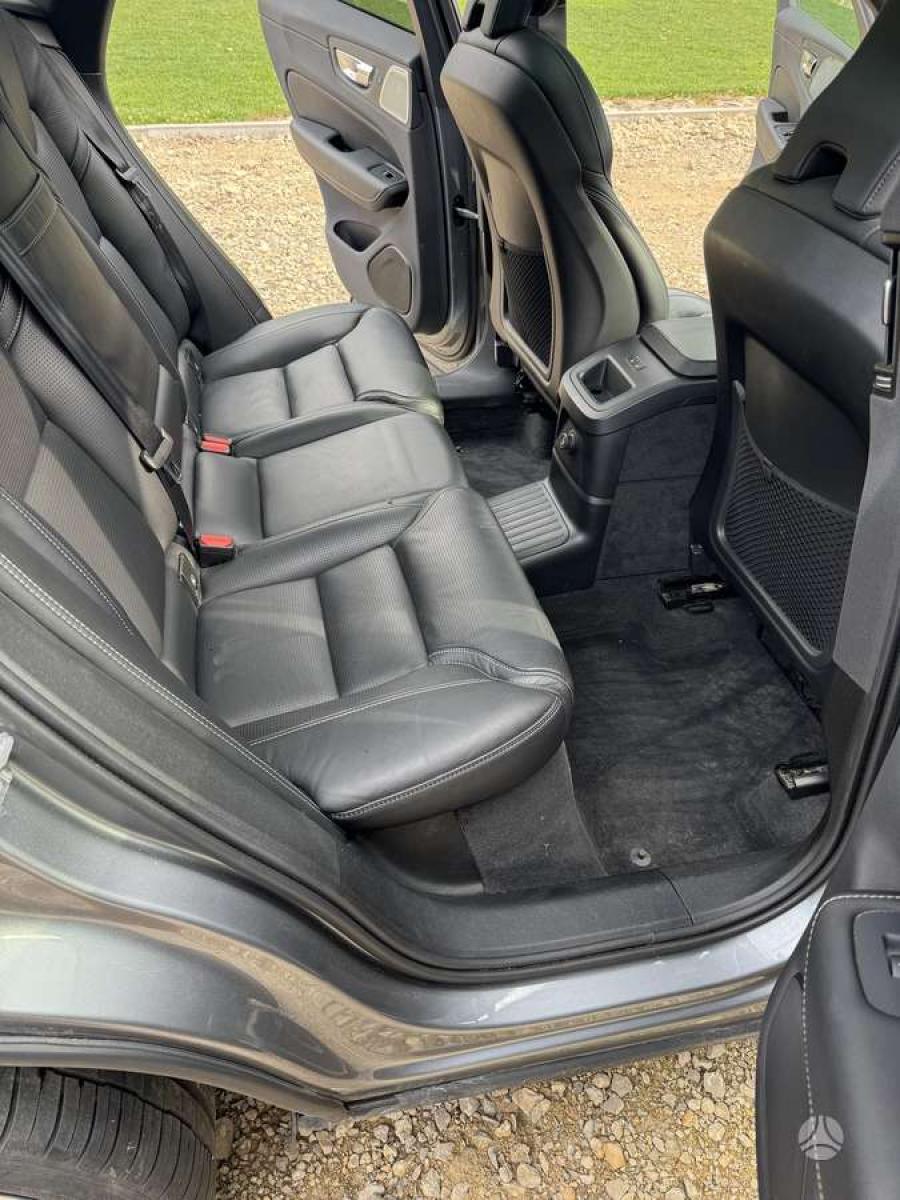 Grey Volvo XC60 2020 in Akmene, with an engine capacity of 1.97 L and mileage of 95 thousand km for 11000 €, photo 11 on AUTOMOTO.COM.LV