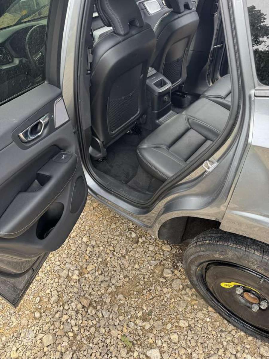 Grey Volvo XC60 2020 in Akmene, with an engine capacity of 1.97 L and mileage of 95 thousand km for 11000 €, photo 12 on AUTOMOTO.COM.LV