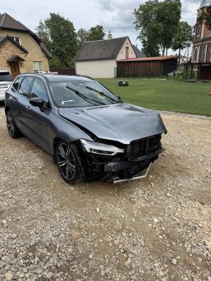 Grey Volvo XC60 2020 in Akmene, with an engine capacity of 1.97 L and mileage of 95 thousand km for 11000 €, photo 13 on AUTOMOTO.COM.LV