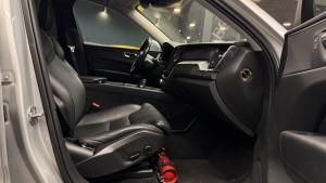 Grey Volvo XC60 2020 in Riga, with an engine capacity of 2.00 L and mileage of 165 thousand km for 23990 €, photo 10 on AUTOMOTO.COM.LV
