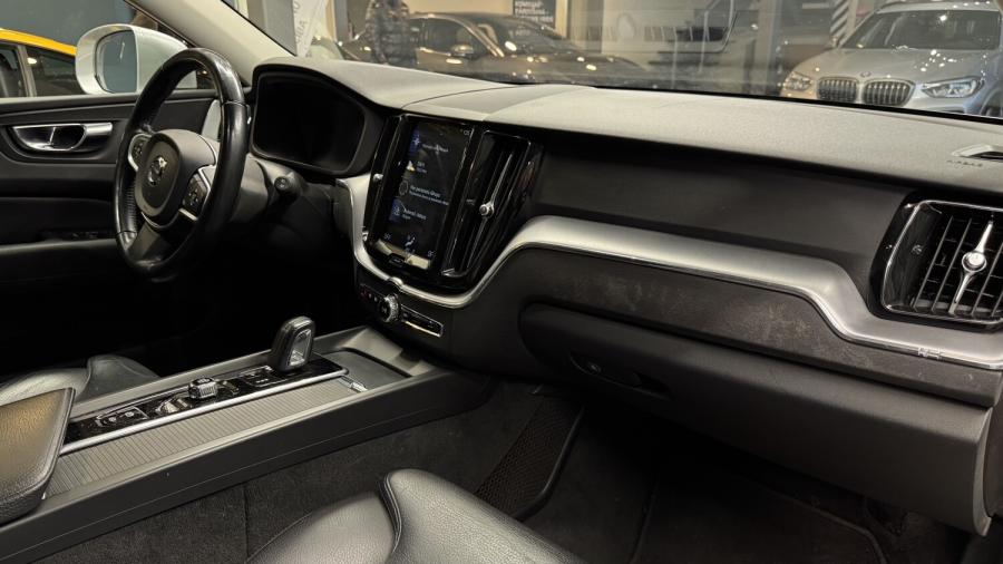 Grey Volvo XC60 2020 in Riga, with an engine capacity of 2.00 L and mileage of 165 thousand km for 23990 €, photo 11 on AUTOMOTO.COM.LV
