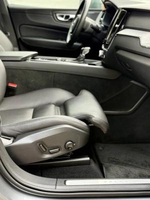 Pelēks Volvo XC60 2020 Rīga, ar dzinēja tilpumu 2.00 L un nobraukumu 105 tūkst. km par 24200 €, foto 8 vietnē AUTOMOTO.COM.LV