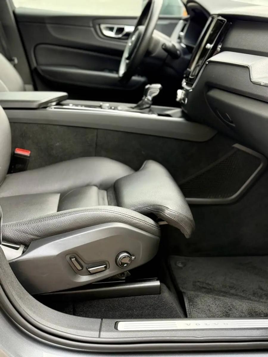 Pelēks Volvo XC60 2020 Rīga, ar dzinēja tilpumu 2.00 L un nobraukumu 105 tūkst. km par 24200 €, foto 8 vietnē AUTOMOTO.COM.LV