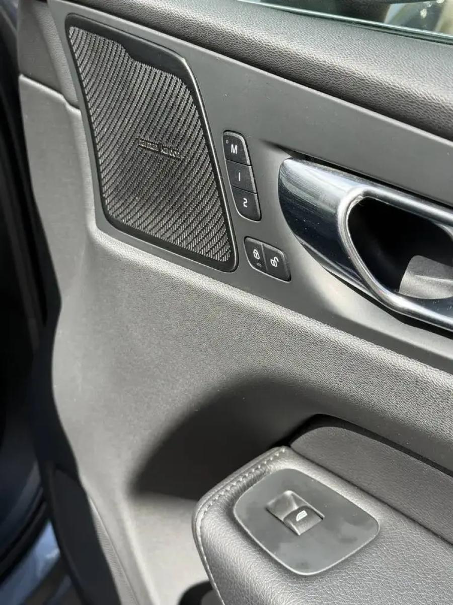 Pelēks Volvo XC60 2020 Rīga, ar dzinēja tilpumu 2.00 L un nobraukumu 105 tūkst. km par 24200 €, foto 9 vietnē AUTOMOTO.COM.LV