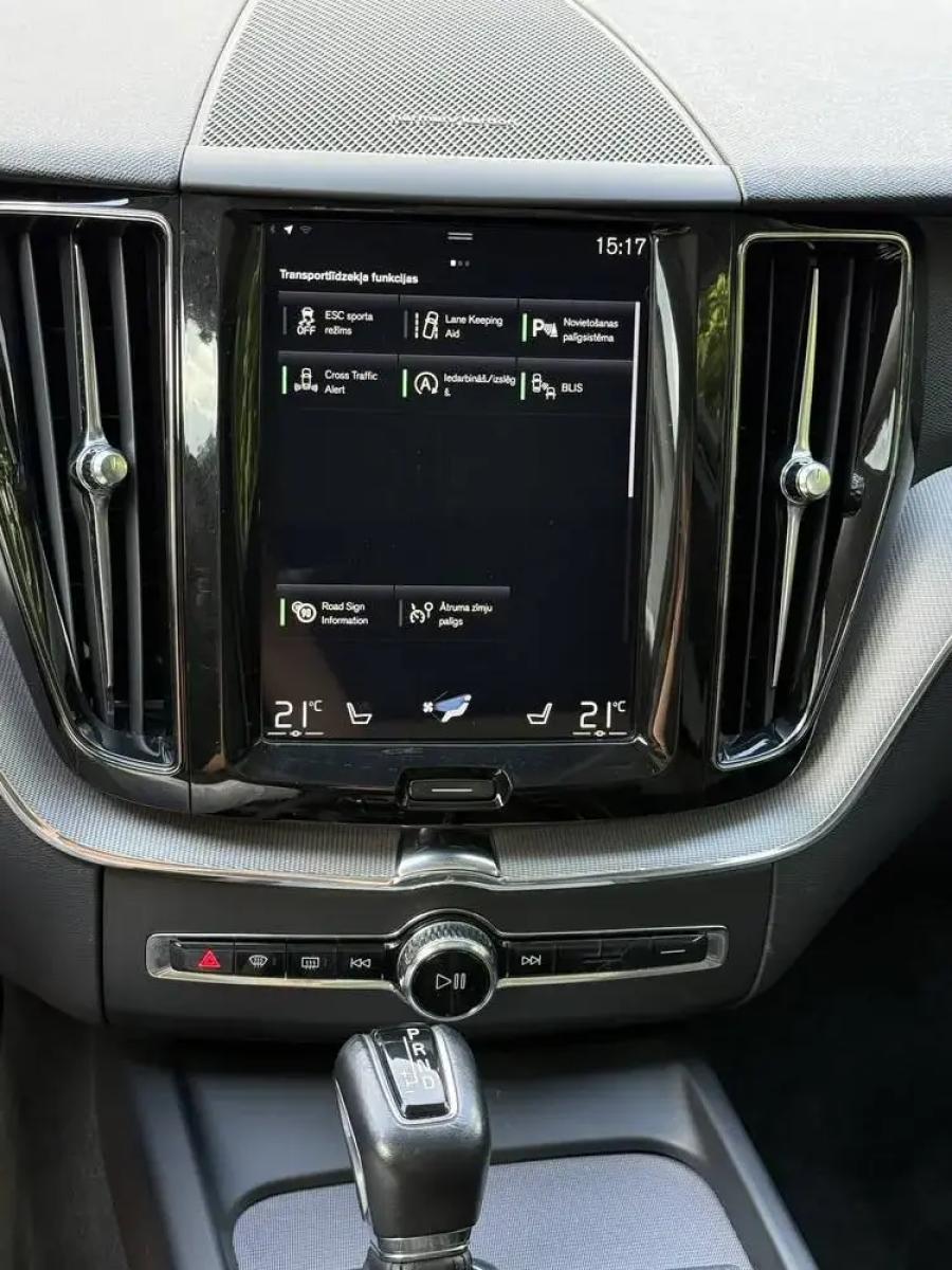 Pelēks Volvo XC60 2020 Rīga, ar dzinēja tilpumu 2.00 L un nobraukumu 105 tūkst. km par 24200 €, foto 13 vietnē AUTOMOTO.COM.LV