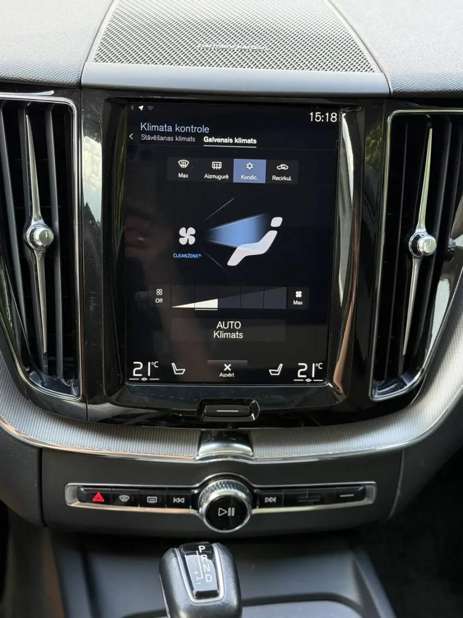 Pelēks Volvo XC60 2020 Rīga, ar dzinēja tilpumu 2.00 L un nobraukumu 105 tūkst. km par 24200 €, foto 17 vietnē AUTOMOTO.COM.LV