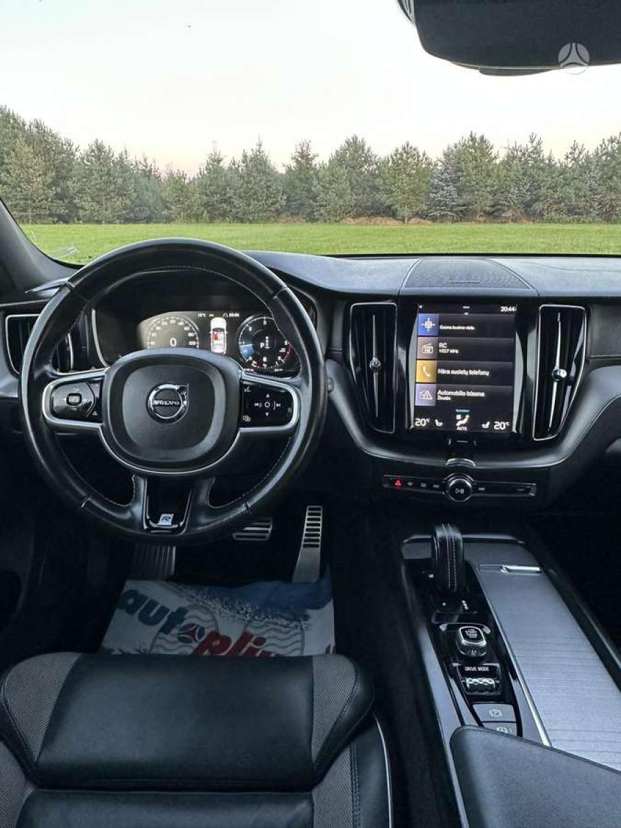 Pelēks Volvo XC60 2020 Tauragė, ar dzinēja tilpumu 1.97 L un nobraukumu 241 tūkst. km par 19850 €, foto 24 vietnē AUTOMOTO.COM.LV