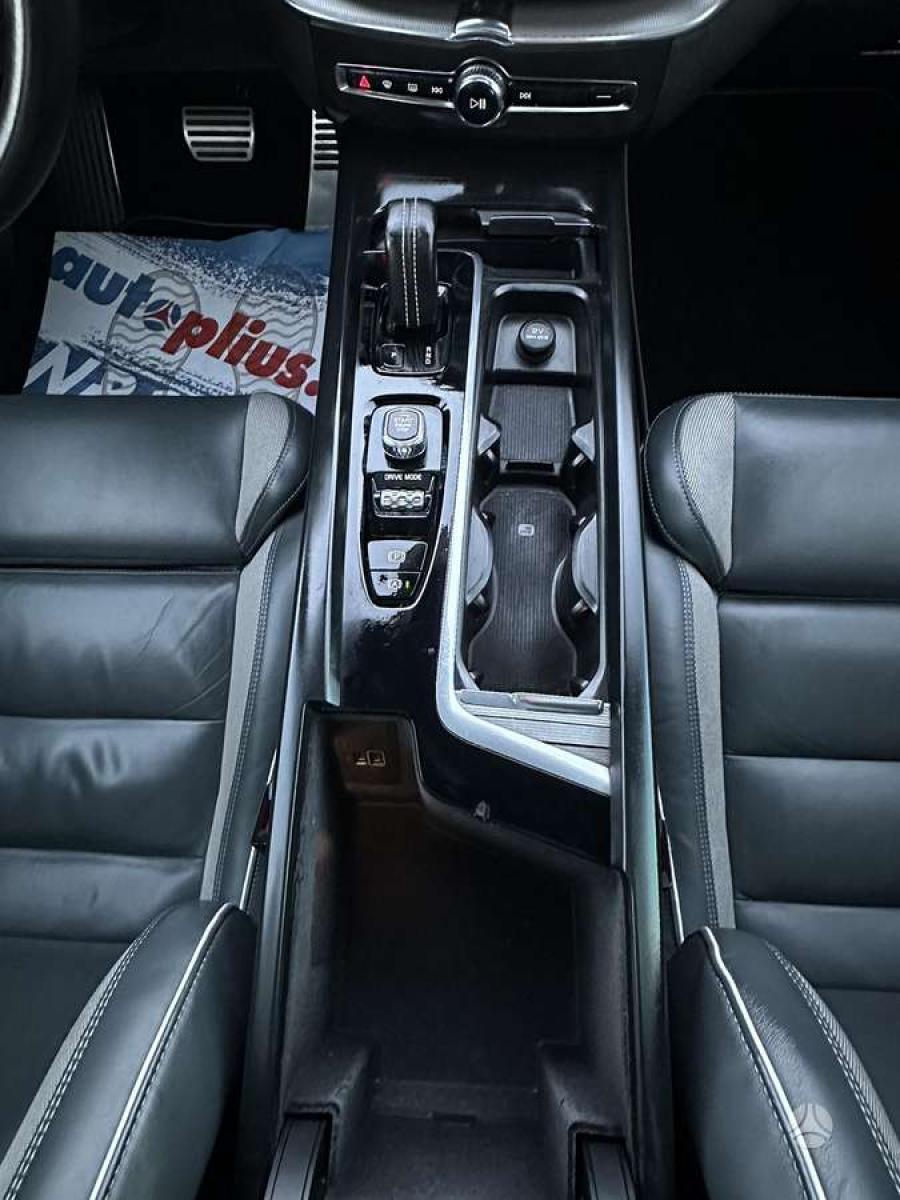 Pelēks Volvo XC60 2020 Tauragė, ar dzinēja tilpumu 1.97 L un nobraukumu 241 tūkst. km par 19850 €, foto 26 vietnē AUTOMOTO.COM.LV