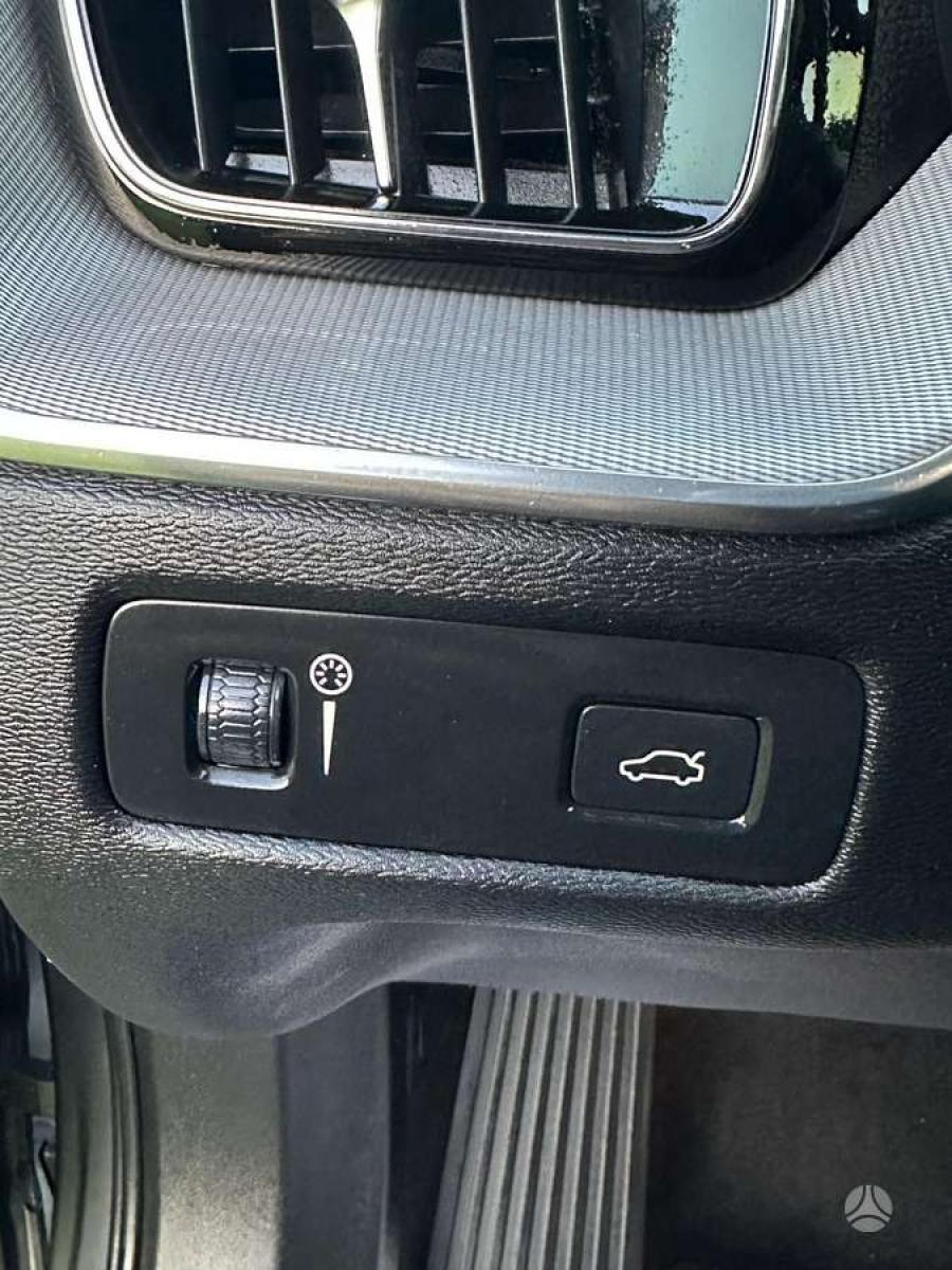 Pelēks Volvo XC60 2020 Tauragė, ar dzinēja tilpumu 1.97 L un nobraukumu 241 tūkst. km par 19850 €, foto 32 vietnē AUTOMOTO.COM.LV