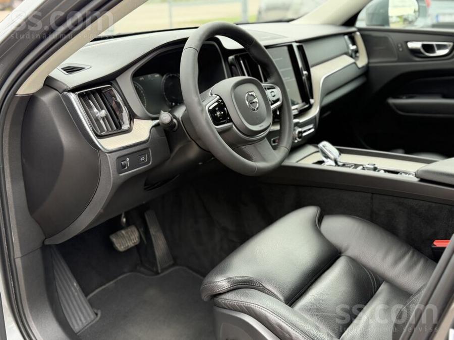 Grey Volvo XC60 2020 in Riga, with an engine capacity of 2.00 L and mileage of 229 thousand km for 23500 €, photo 5 on AUTOMOTO.COM.LV