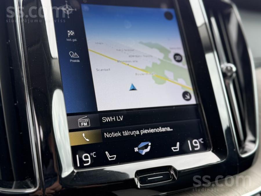 Grey Volvo XC60 2020 in Riga, with an engine capacity of 2.00 L and mileage of 229 thousand km for 23500 €, photo 11 on AUTOMOTO.COM.LV