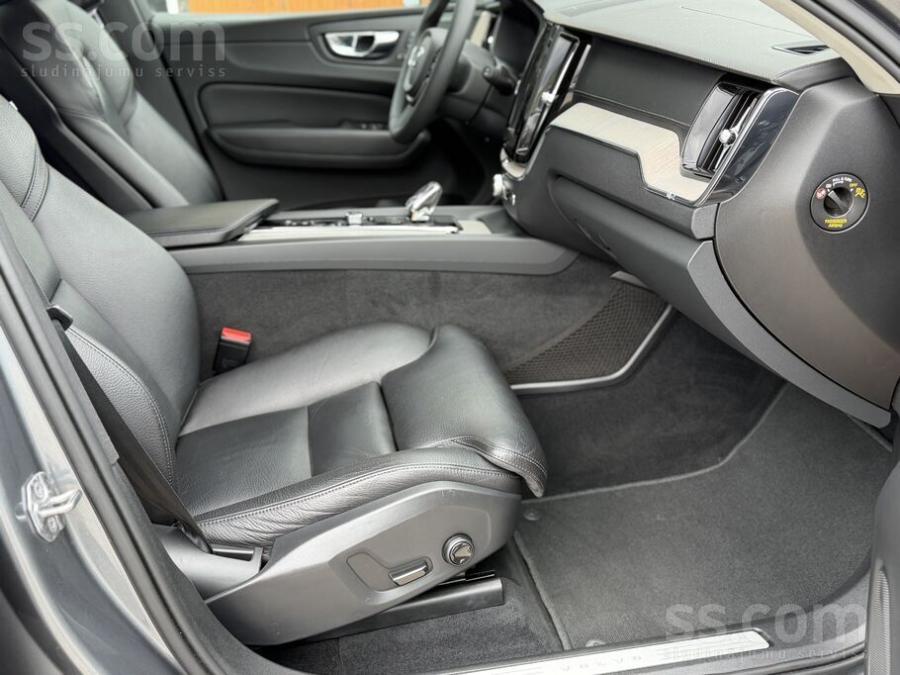 Grey Volvo XC60 2020 in Riga, with an engine capacity of 2.00 L and mileage of 229 thousand km for 23500 €, photo 13 on AUTOMOTO.COM.LV