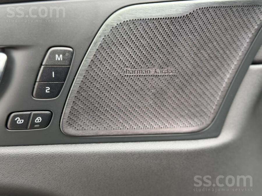 Grey Volvo XC60 2020 in Riga, with an engine capacity of 2.00 L and mileage of 229 thousand km for 23500 €, photo 14 on AUTOMOTO.COM.LV