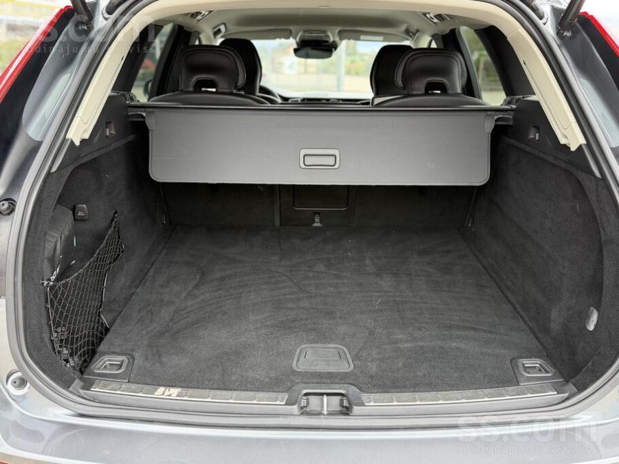 Grey Volvo XC60 2020 in Riga, with an engine capacity of 2.00 L and mileage of 229 thousand km for 23500 €, photo 22 on AUTOMOTO.COM.LV