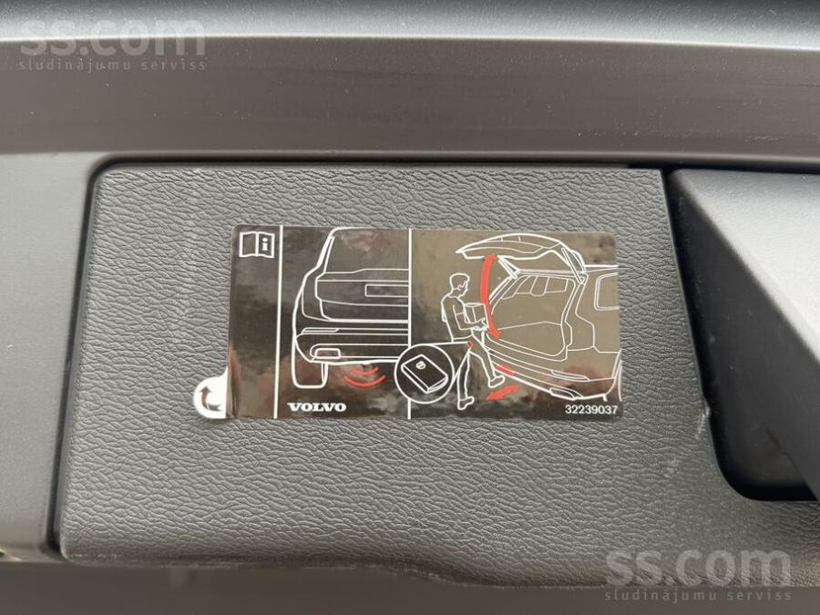 Grey Volvo XC60 2020 in Riga, with an engine capacity of 2.00 L and mileage of 229 thousand km for 23500 €, photo 23 on AUTOMOTO.COM.LV
