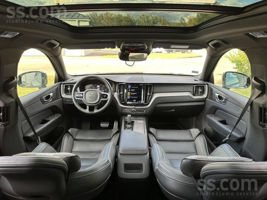 Pelēks Volvo XC60 2021 Rīga, ar dzinēja tilpumu 2.00 L un nobraukumu 33 tūkst. km par 39500 €, foto 24 vietnē AUTOMOTO.COM.LV
