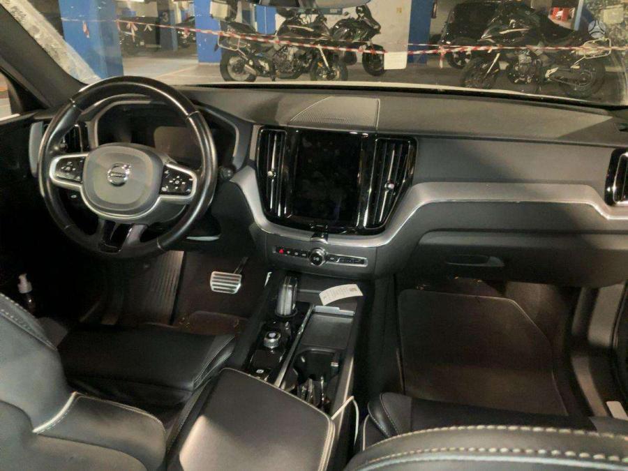 Grey Volvo XC60 2021 in Vilnius, with an engine capacity of 1.97 L and mileage of 196 thousand km for 27990 €, photo 7 on AUTOMOTO.COM.LV
