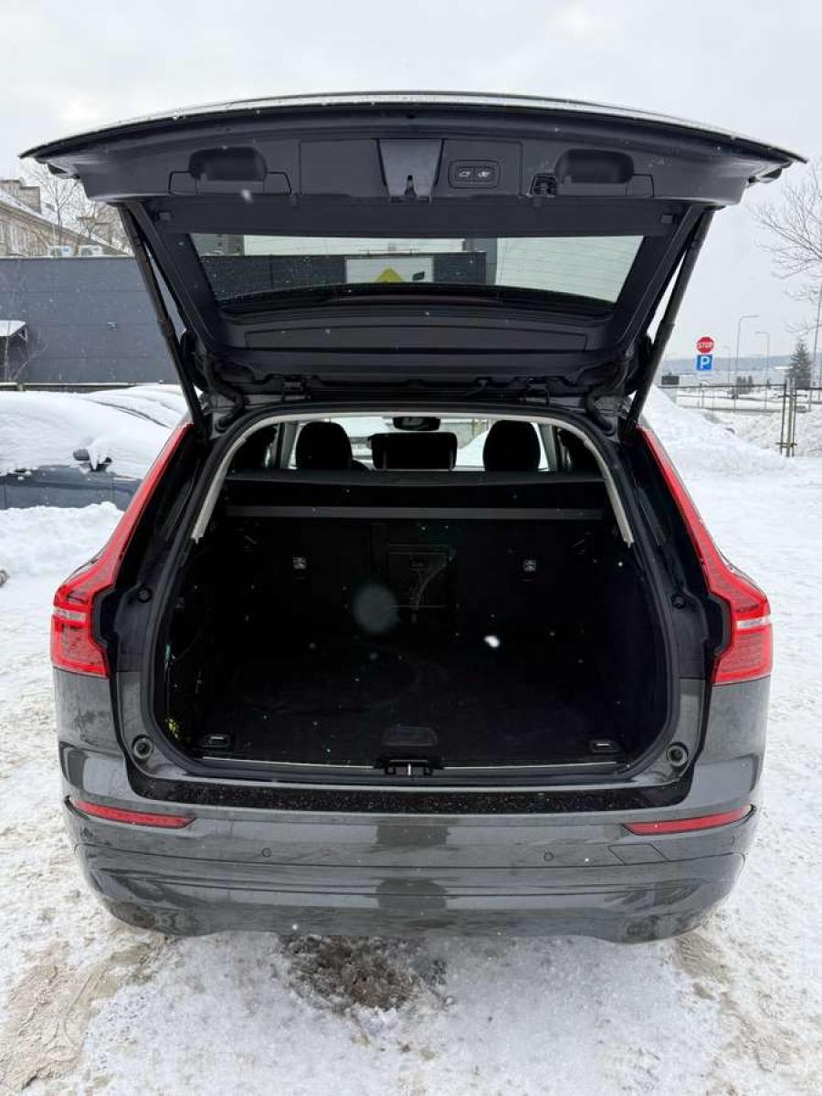 Grey Volvo XC60 2021 in Vilnius, with an engine capacity of 1.97 L and mileage of 222 thousand km for 18900 €, photo 5 on AUTOMOTO.COM.LV