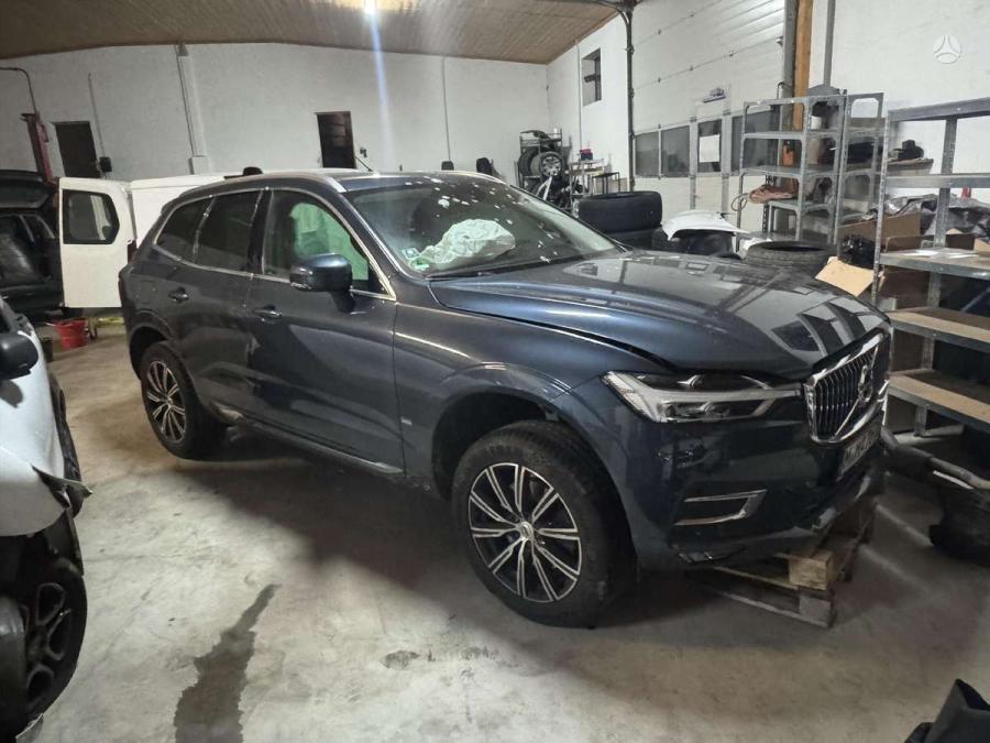 Pelēks Volvo XC60 2021 Kauņa, ar dzinēja tilpumu 1.97 L un nobraukumu 106 tūkst. km par 15900 €, foto 1 vietnē AUTOMOTO.COM.LV