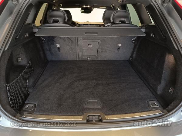 Pelēks Volvo XC60 2021 Tallina, ar dzinēja tilpumu 2.00 L un nobraukumu 137 tūkst. km par 27990 €, foto 10 vietnē AUTOMOTO.COM.LV