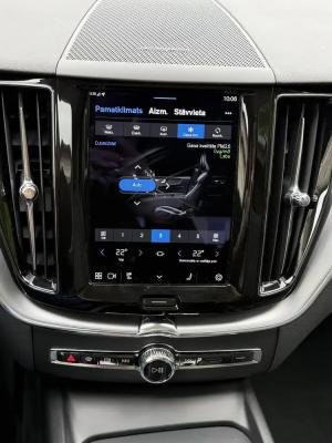 Grey Volvo XC60 2021 in Riga, with an engine capacity of 2.00 L and mileage of 124 thousand km for 33000 €, photo 8 on AUTOMOTO.COM.LV