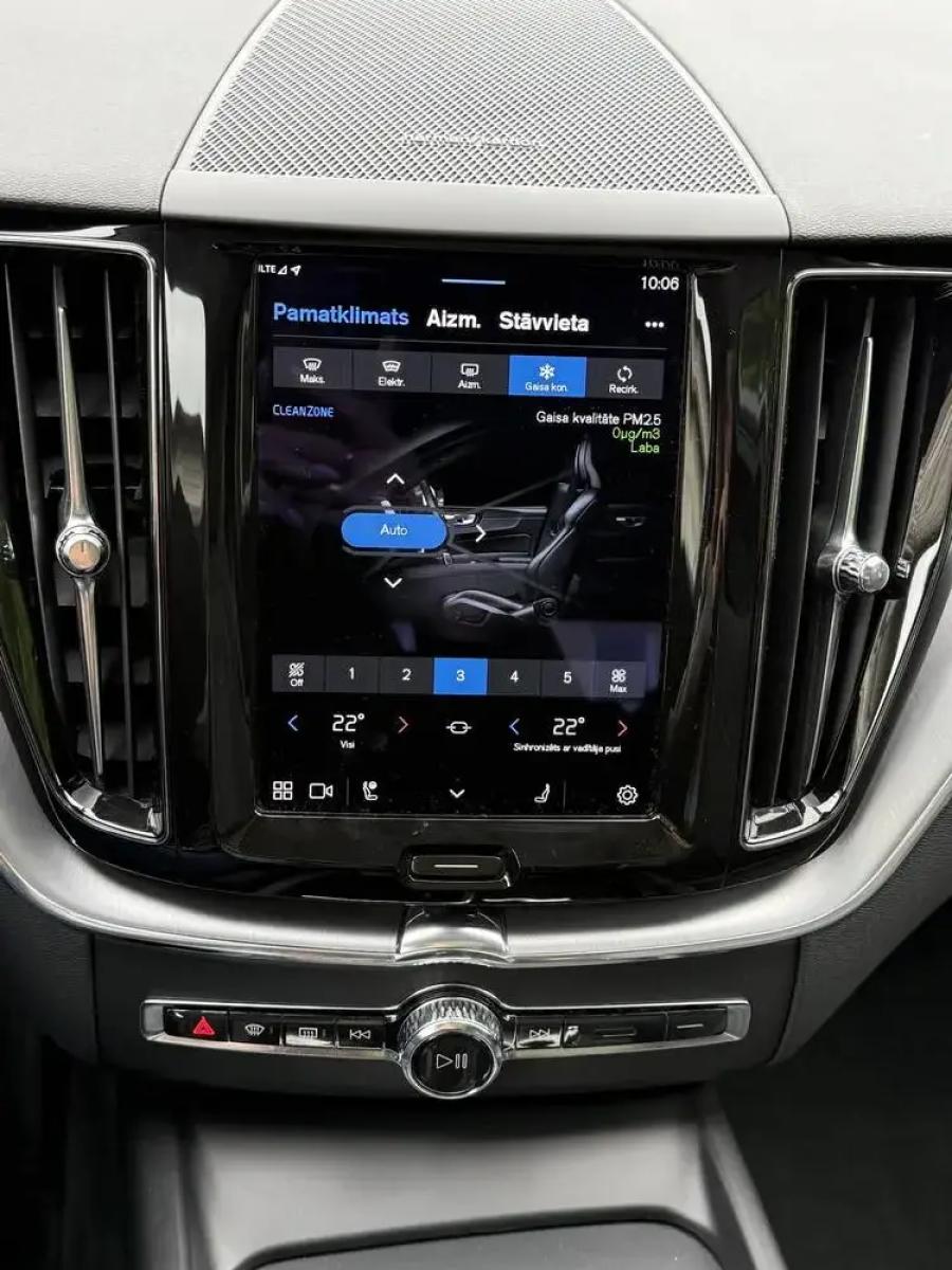 Grey Volvo XC60 2021 in Riga, with an engine capacity of 2.00 L and mileage of 124 thousand km for 33000 €, photo 8 on AUTOMOTO.COM.LV
