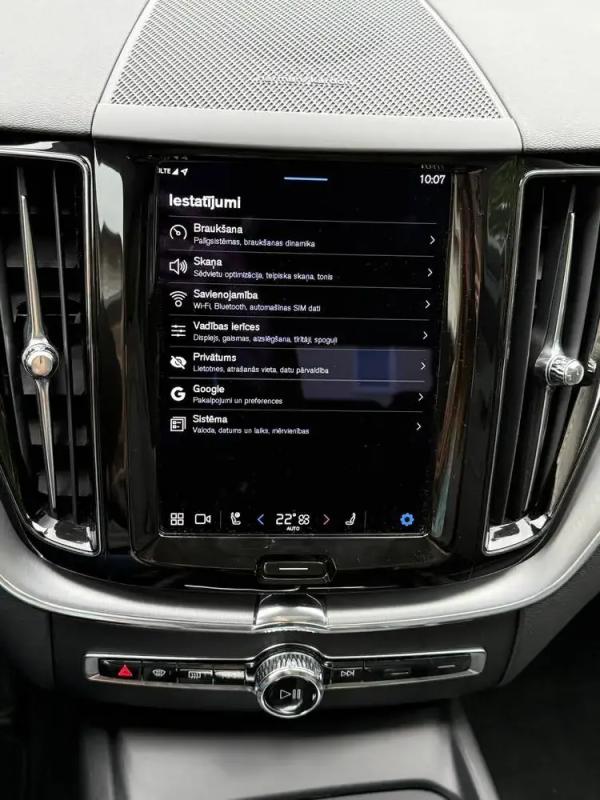 Pelēks Volvo XC60 2021 Rīga, ar dzinēja tilpumu 2.00 L un nobraukumu 124 tūkst. km par 33000 €, foto 9 vietnē AUTOMOTO.COM.LV