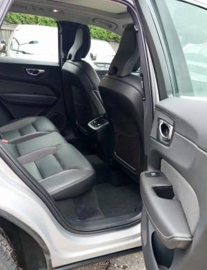 Grey Volvo XC60 2021 in Riga, with an engine capacity of 2.00 L and mileage of 124 thousand km for 33000 €, photo 15 on AUTOMOTO.COM.LV