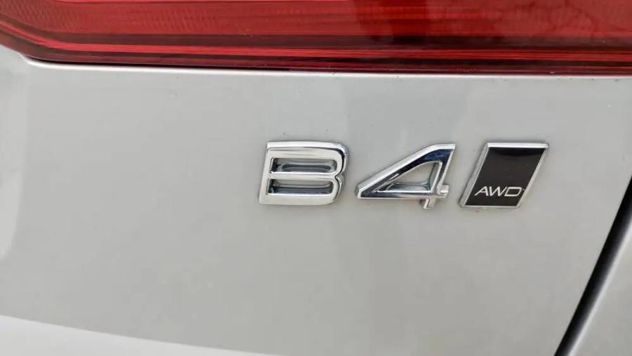 Grey Volvo XC60 2021 in Riga, with an engine capacity of 2.00 L and mileage of 124 thousand km for 33000 €, photo 20 on AUTOMOTO.COM.LV