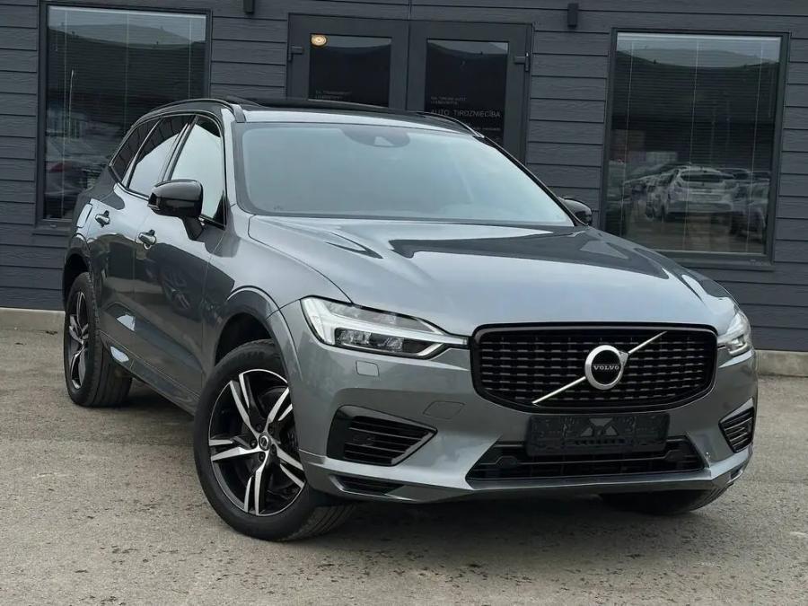 Grey Volvo XC60 2021 in Jelgava, with an engine capacity of 2.00 L and mileage of 120 thousand km for 35950 €, photo 1 on AUTOMOTO.COM.LV