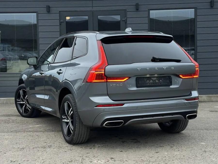 Grey Volvo XC60 2021 in Jelgava, with an engine capacity of 2.00 L and mileage of 120 thousand km for 35950 €, photo 3 on AUTOMOTO.COM.LV