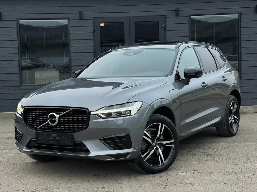 Grey Volvo XC60 2021 in Jelgava, with an engine capacity of 2.00 L and mileage of 120 thousand km for 35950 €, photo 4 on AUTOMOTO.COM.LV