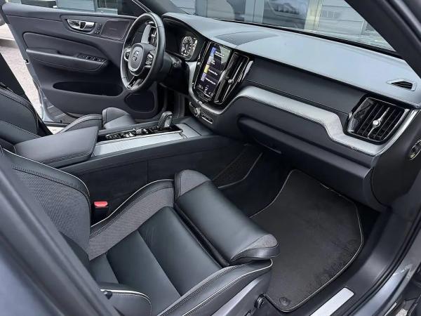 Pelēks Volvo XC60 2021 Jelgava, ar dzinēja tilpumu 2.00 L un nobraukumu 120 tūkst. km par 35950 €, foto 7 vietnē AUTOMOTO.COM.LV