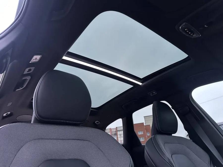 Grey Volvo XC60 2021 in Jelgava, with an engine capacity of 2.00 L and mileage of 120 thousand km for 35950 €, photo 9 on AUTOMOTO.COM.LV