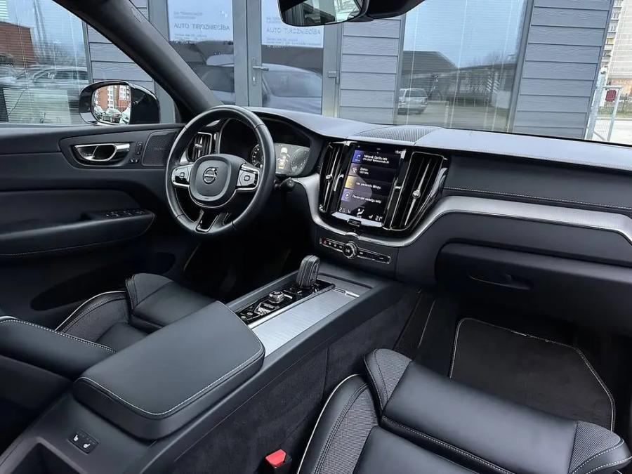 Grey Volvo XC60 2021 in Jelgava, with an engine capacity of 2.00 L and mileage of 120 thousand km for 35950 €, photo 12 on AUTOMOTO.COM.LV