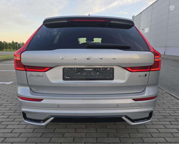 Grey Volvo XC60 2021 in Panevezys, with an engine capacity of 1.97 L and mileage of 316 thousand km for 18999 €, photo 4 on AUTOMOTO.COM.LV