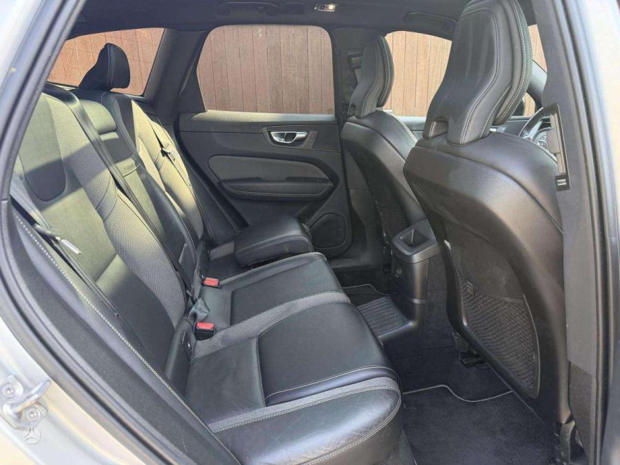 Grey Volvo XC60 2021 in Utena, with an engine capacity of 1.97 L and mileage of 178 thousand km for 24900 €, photo 16 on AUTOMOTO.COM.LV