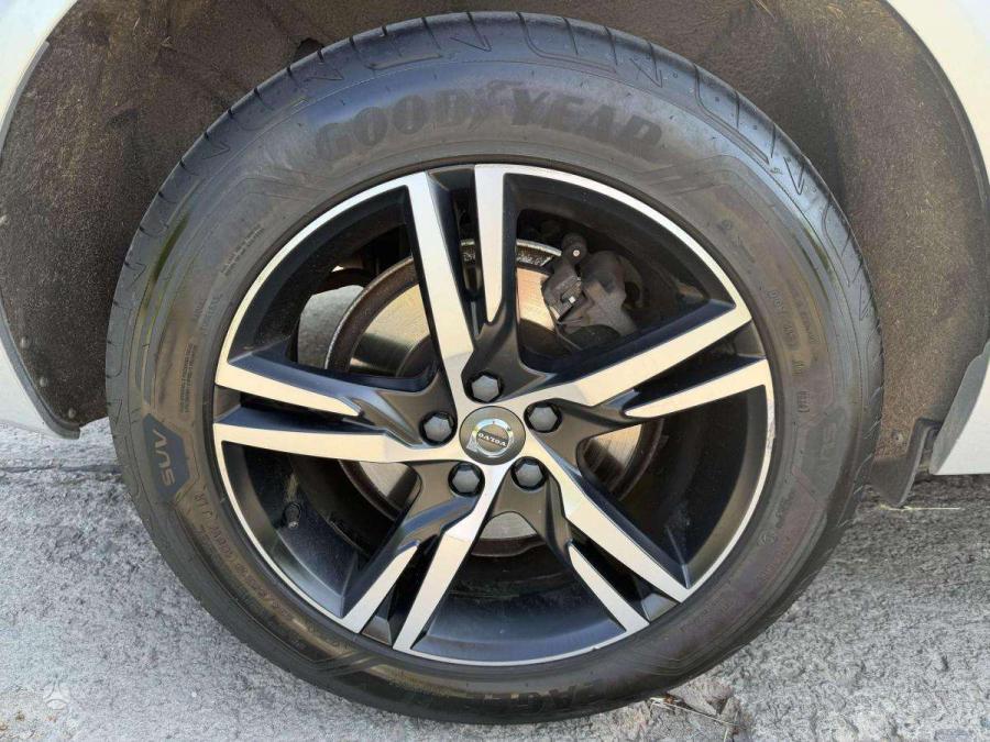 Grey Volvo XC60 2021 in Utena, with an engine capacity of 1.97 L and mileage of 178 thousand km for 24900 €, photo 21 on AUTOMOTO.COM.LV