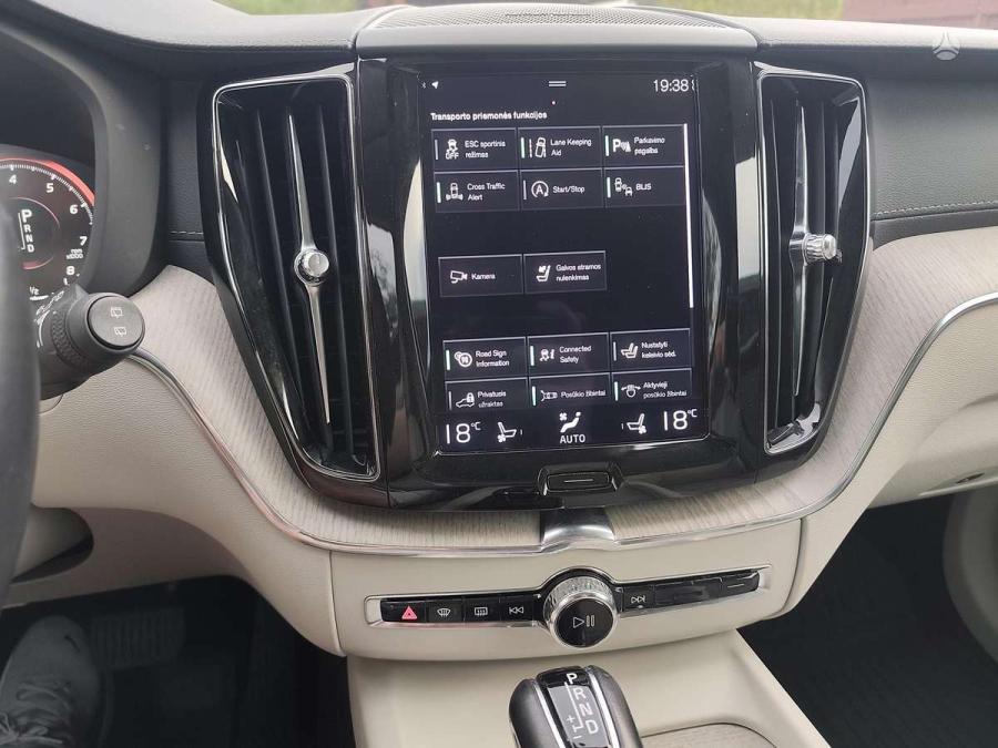 Pelēks Volvo XC60 2021 Viļņa, ar dzinēja tilpumu 0.00 L un nobraukumu 89 tūkst. km par 25300 €, foto 25 vietnē AUTOMOTO.COM.LV