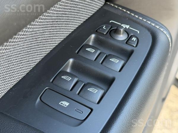 Grey Volvo XC60 2021 in Riga, with an engine capacity of 2.00 L and mileage of 228 thousand km for 22900 €, photo 6 on AUTOMOTO.COM.LV