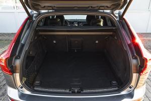 Pelēks Volvo XC60 2021 Ventspils, ar dzinēja tilpumu 2.00 L un nobraukumu 92 tūkst. km par 32750 €, foto 14 vietnē AUTOMOTO.COM.LV