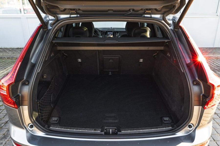 Pelēks Volvo XC60 2021 Ventspils, ar dzinēja tilpumu 2.00 L un nobraukumu 92 tūkst. km par 32750 €, foto 14 vietnē AUTOMOTO.COM.LV
